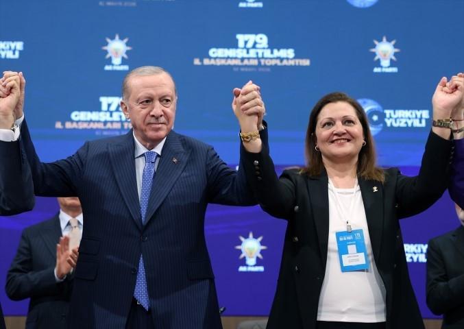 Afyonkarahisar Belediye Başkanı Burcu Köksal AK Parti'ye katıldı ...
