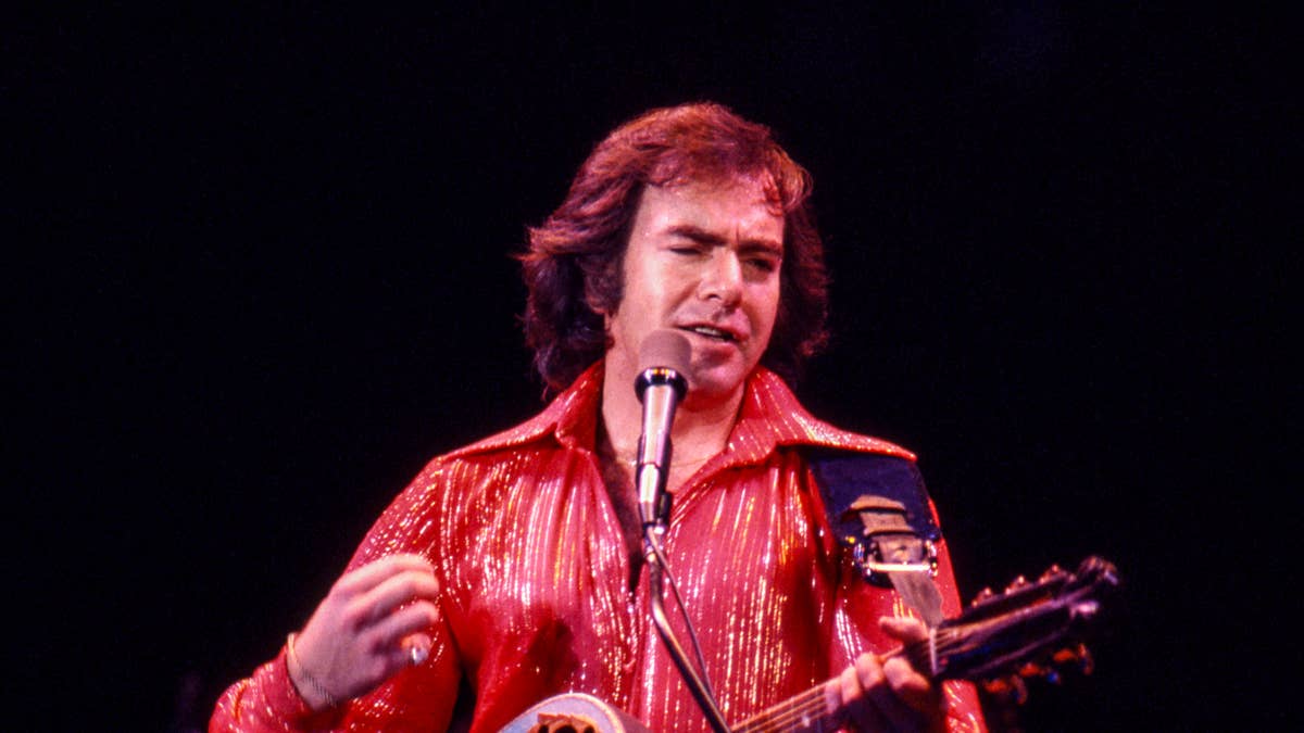 Neil Diamond, 82, thrills fans with healthy appearance at rare public ...