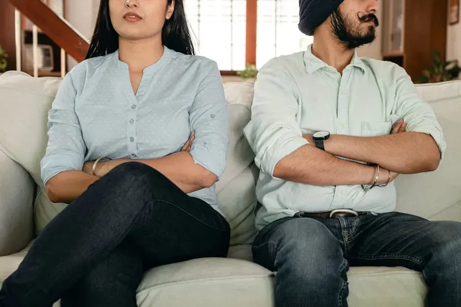 Therapists warn: These 8 relationship habits are pushing partners away ...