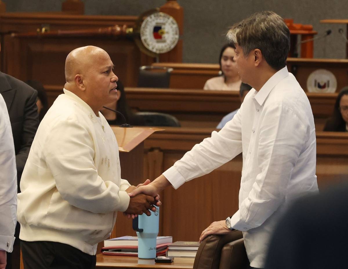 Surrender, senators urge Bato