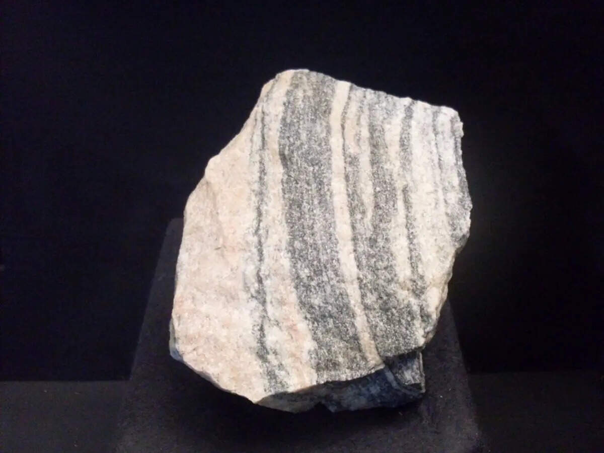 These 4-billion-year-old rocks found in Canada may reveal how Earth’s ...