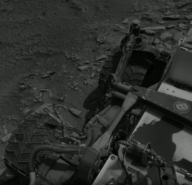 Video reveals heavy years of wear on Mars rover's wheels