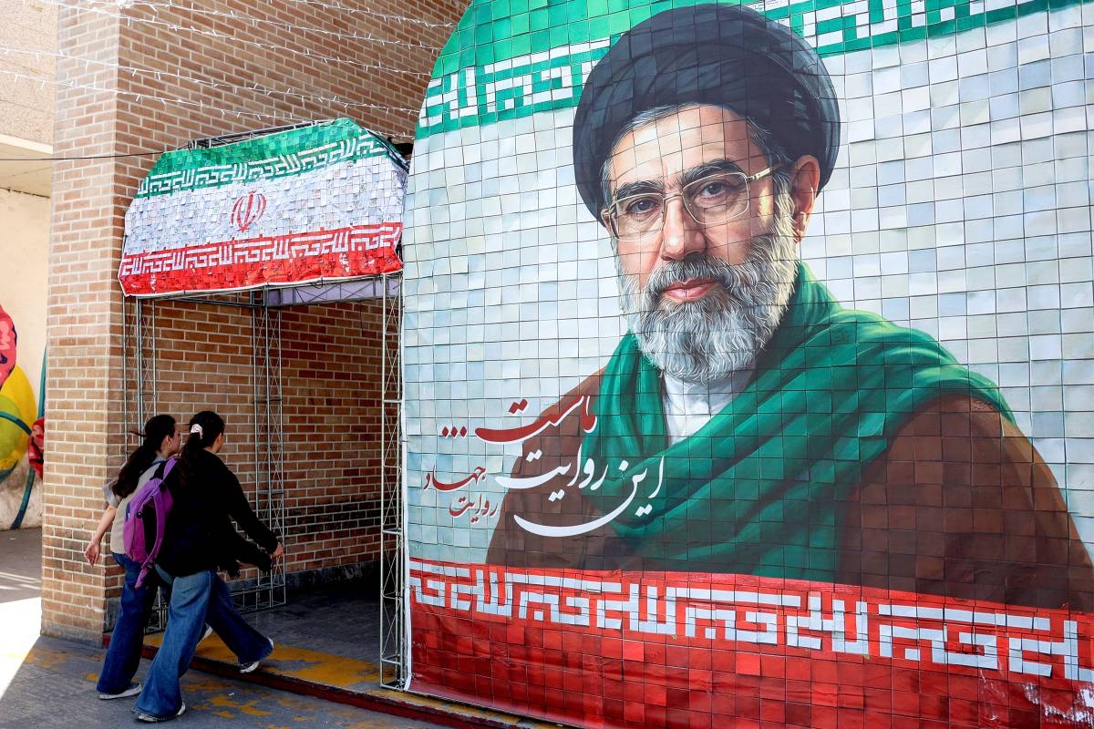 Bahrain sentences three to life on charges of collaborating with Iran