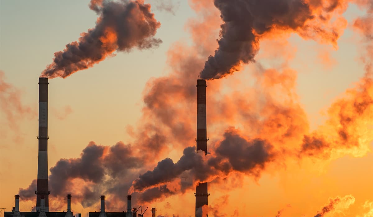 Citizens in 3 major states urgently warned to stay indoors as toxic ...