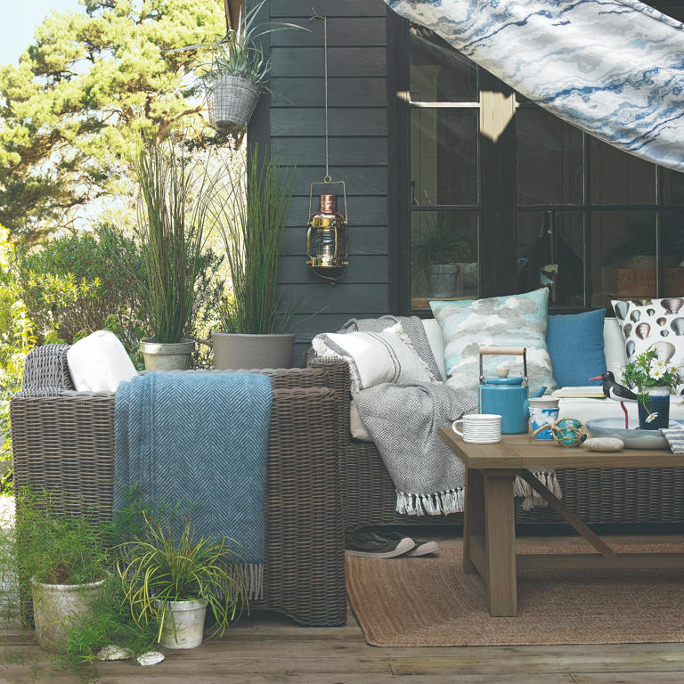 36 garden seating ideas to take your outdoor lounging and dining ...