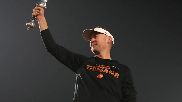 Coaching salary ranking puts pressure on Lincoln Riley, USC