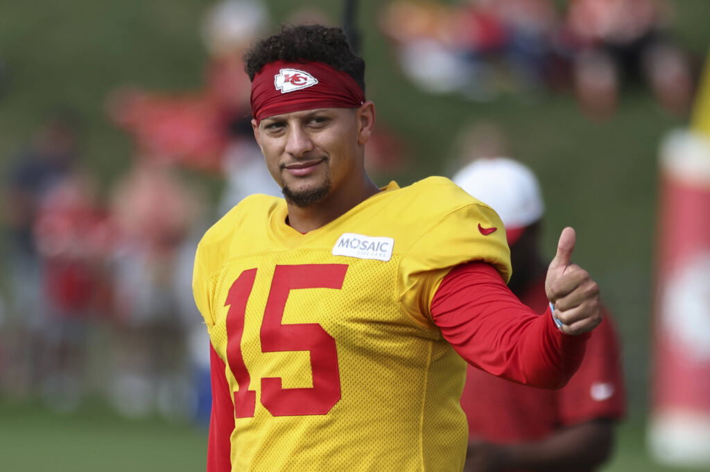 Patrick Mahomes changes the mood at Chiefs OTA with surprising injury ...