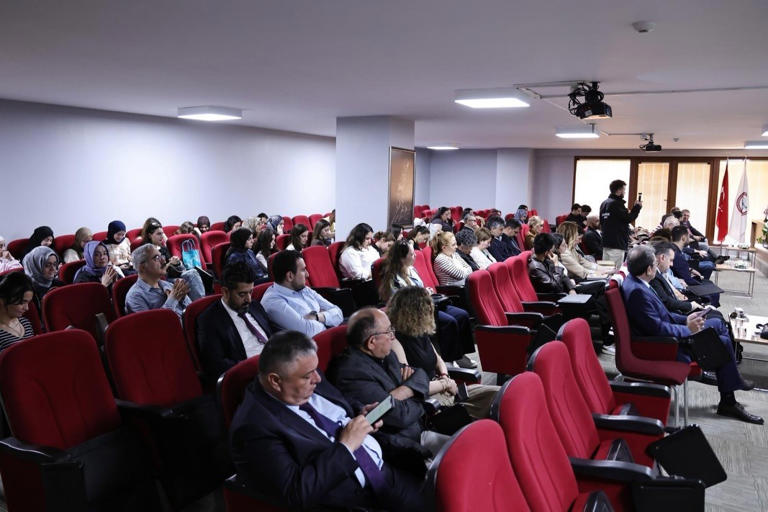 Zonguldak’ta Eczacılık Günü paneli düzenlendi