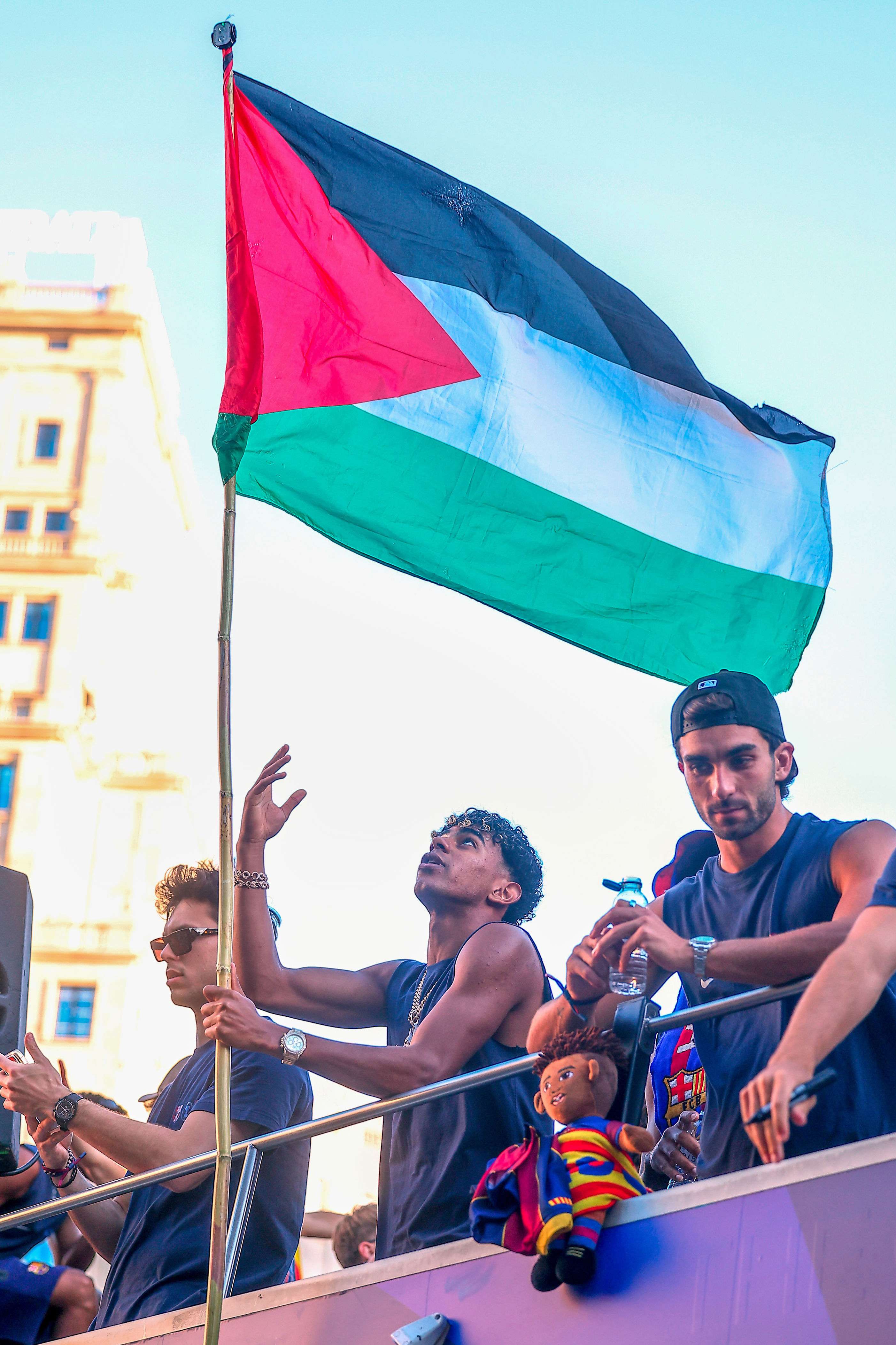 Barcelona star Lamine Yamal waves Palestinian flag during title parade