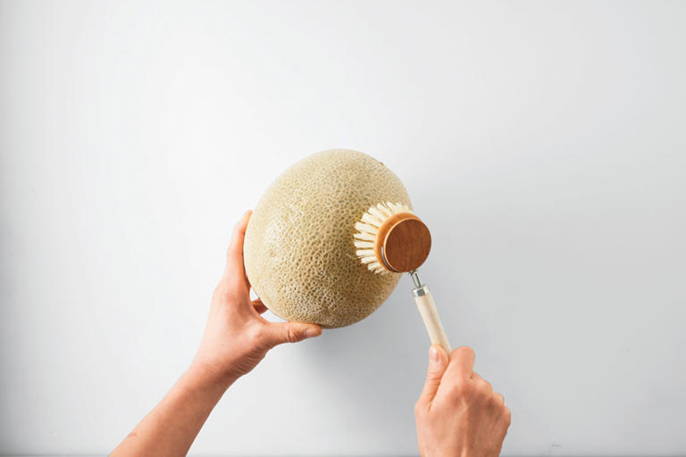 How to cut a cantaloupe without making a mess