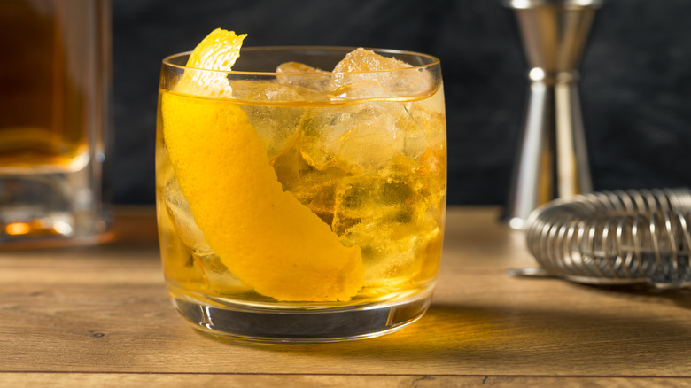 13 popular cocktails with fascinating origin stories