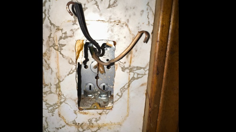 How to replace a light switch yourself: A step-by-step guide