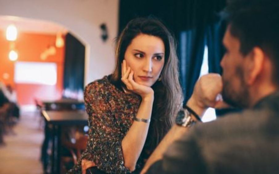 8 things a woman does when she likes you but is trying not to show it