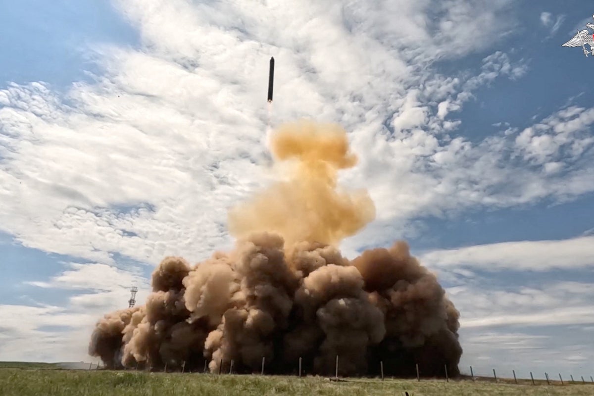 Putin tests new Russian nuclear ballistic missile