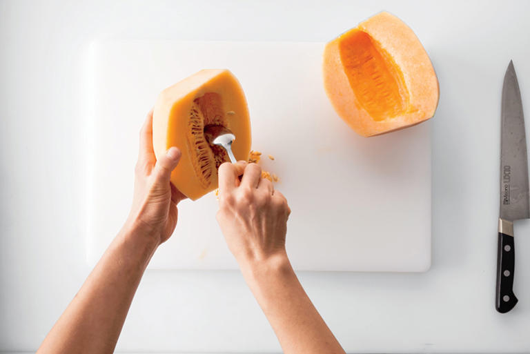 How to cut a cantaloupe without making a mess
