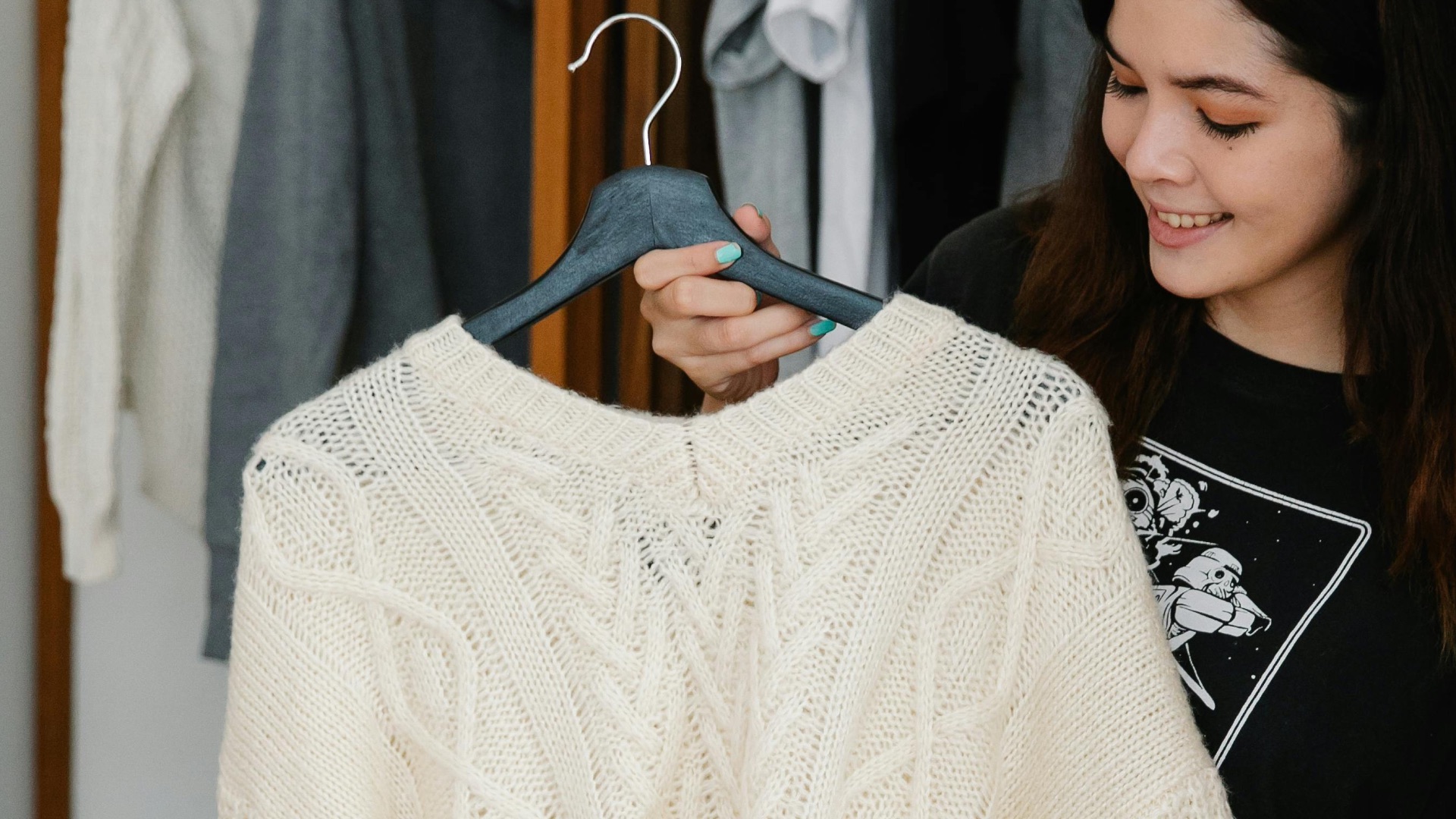 10 unexpected perks of hang-drying your clothes & 10 disappointing ...