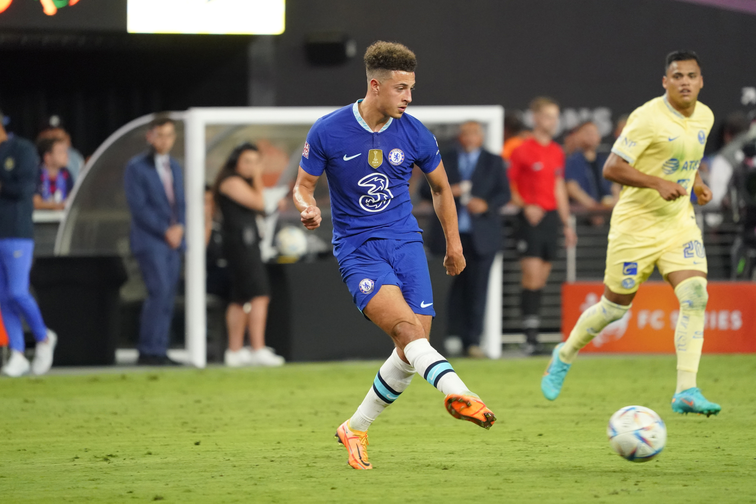 ‘So consistent’: Journalist fuels speculation over Leeds star’s future