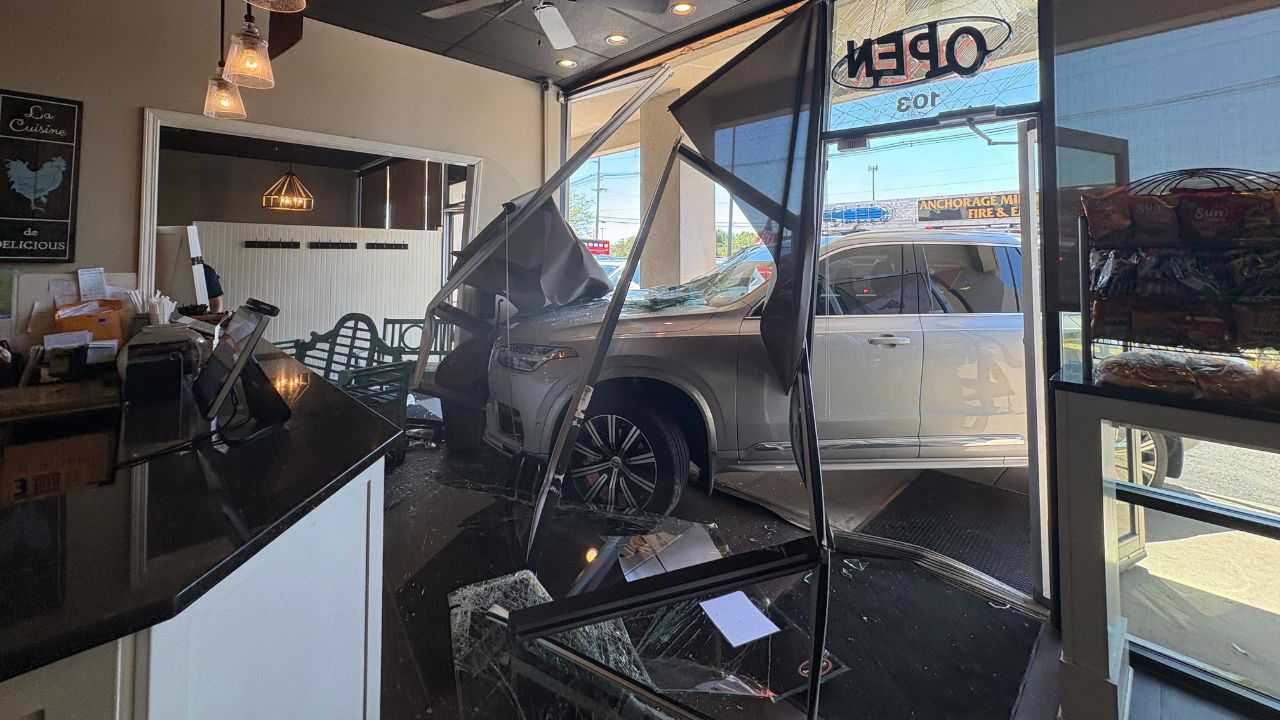 Vehicle crashes through the Cheddar Box Cafe in Middletown; man ...