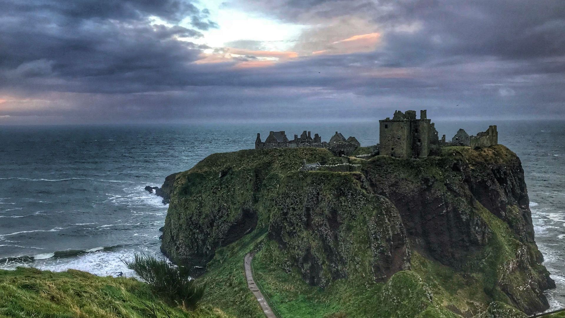 20 real castles & ruins Lord of the Rings fans should visit