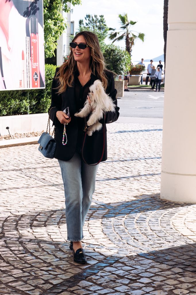 Demi Moore y Heidi Klum aterrizan en Cannes con el calzado más chic de ...