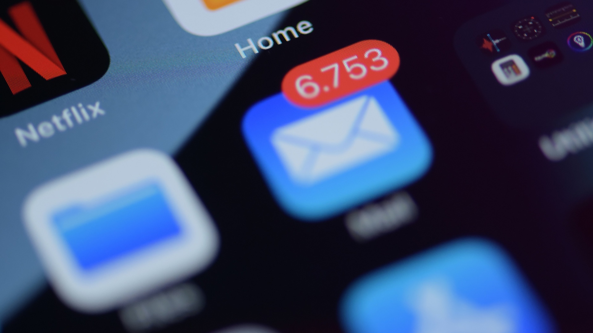 10 choses qu’on déteste chez les smartphones et 10 qu’on adore