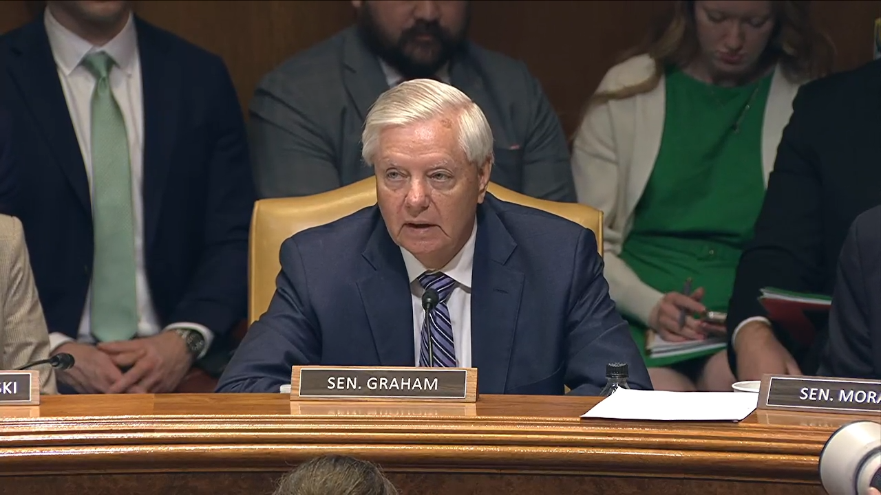'Why should we listen to you?': Lindsey Graham puts Pete Hegseth, Dan ...