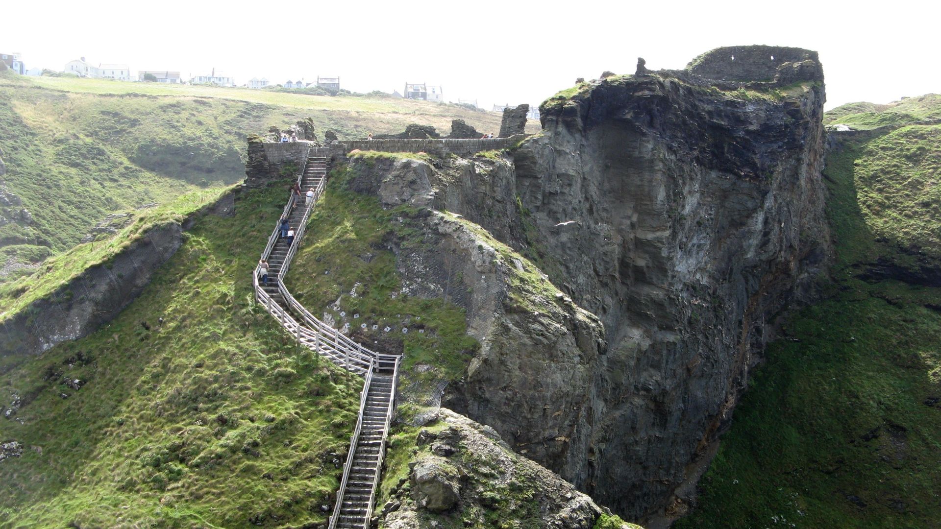 20 real castles & ruins Lord of the Rings fans should visit
