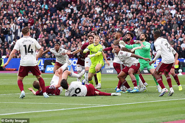 Moment referee is left confused at VAR during call to rule out West Ham ...