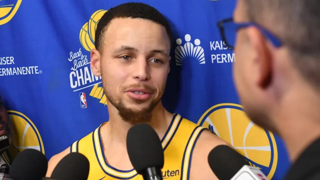 Steph Curry reacts after former Warriors coach Mike Brown leads Knicks ...