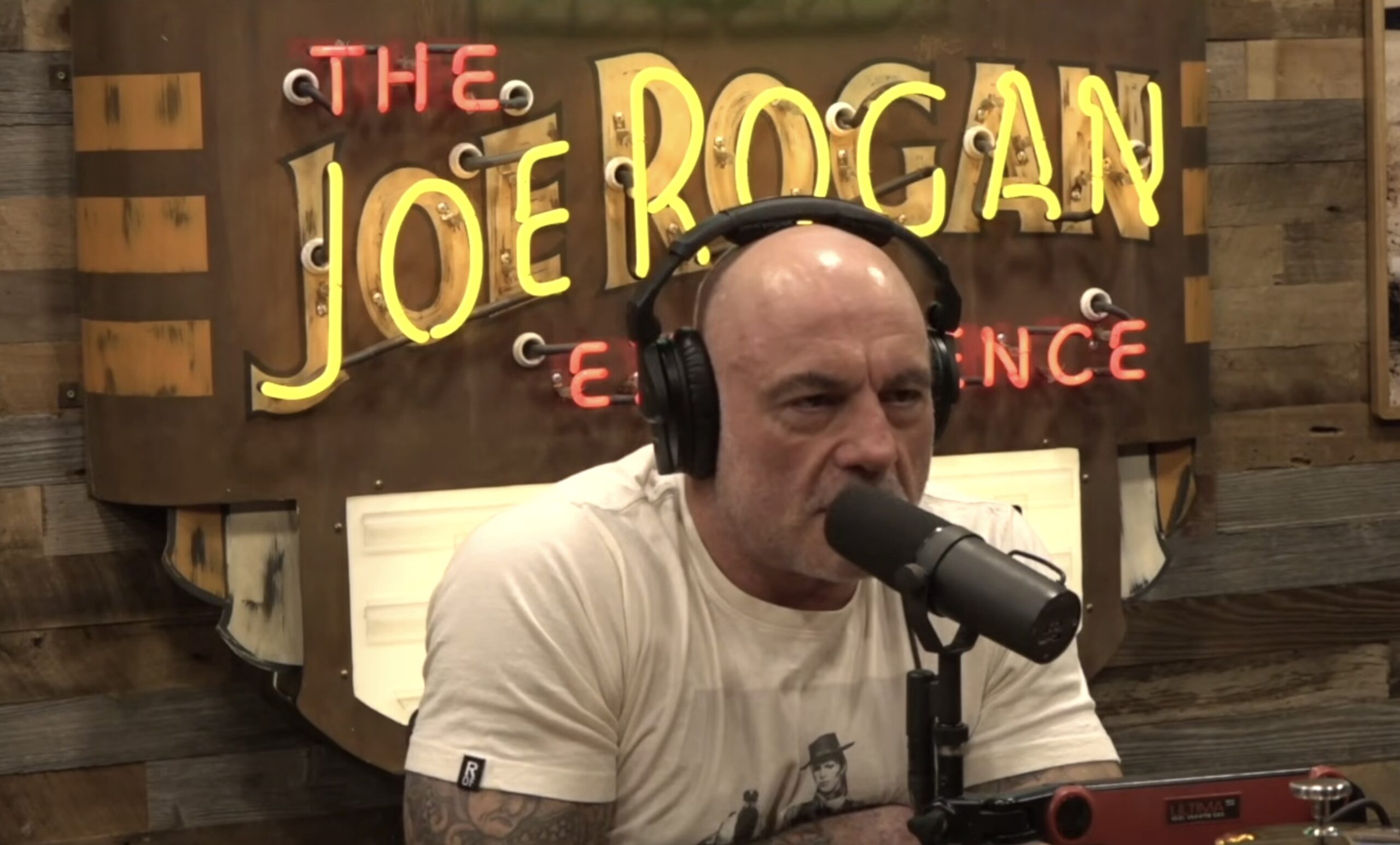 Joe Rogan guest tells podcaster it 'doesn't pass the smell test' to ...