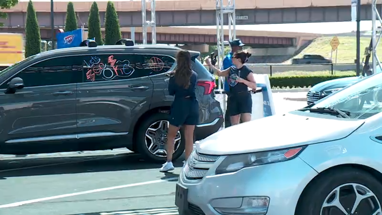 Hundreds of cars line up for Thunder’s ‘Paint Your Ride’ event
