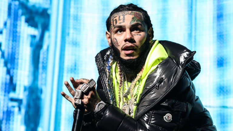 Rapper 6ix9ine choqueert met uitspraak over ongeboren baby