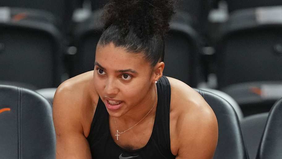 ESPN analyst gets it wrong with Azzi Fudd wings bench role stance