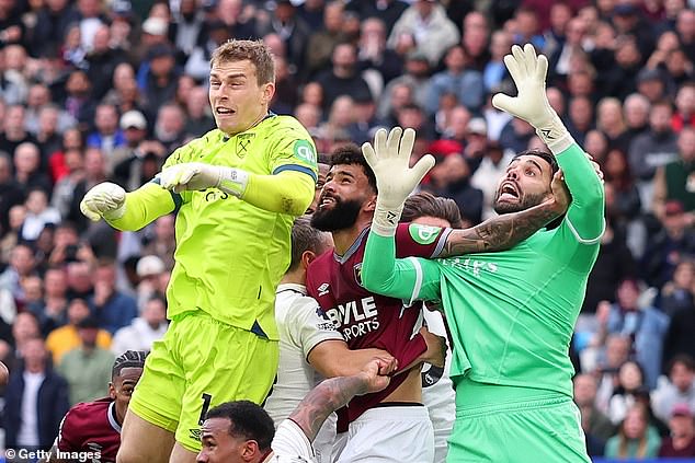 Moment referee is left confused at VAR during call to rule out West Ham ...