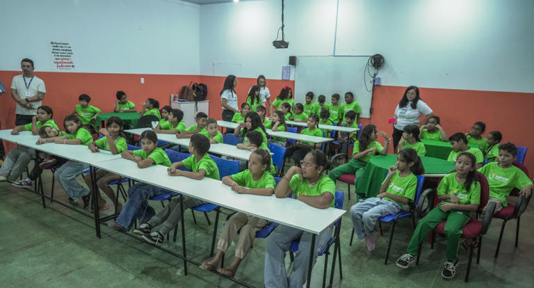 Kits de higiene bucal são entregues a alunos da rede municipal de Porto ...