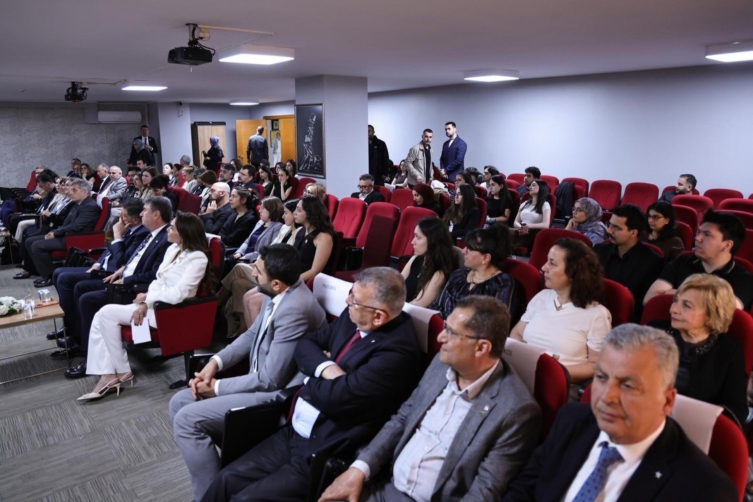 Zonguldak’ta Eczacılık Günü paneli düzenlendi