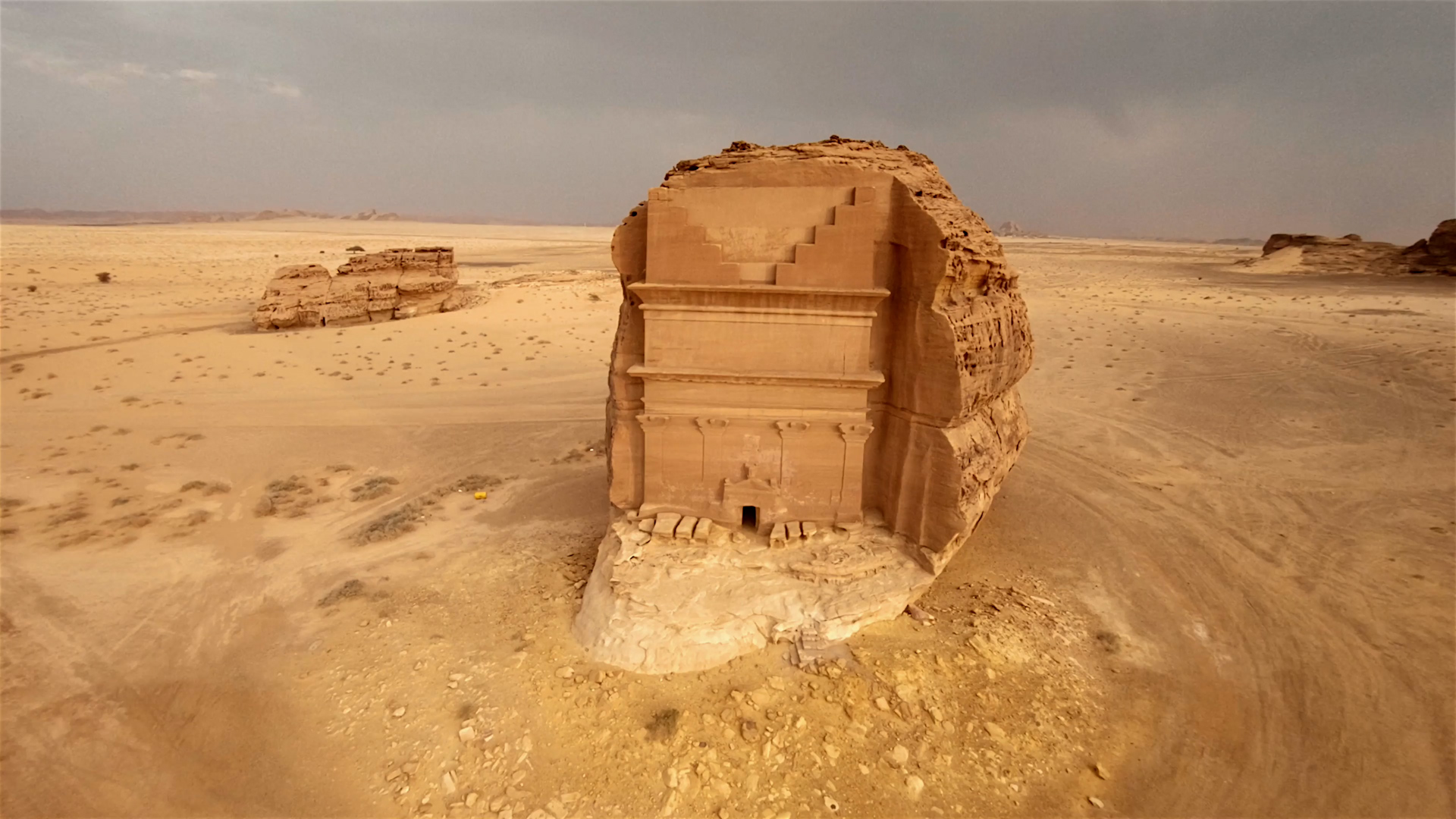 Echoes of the desert: Thrilling footage of Saudi Arabia, Oman, Iraq ...