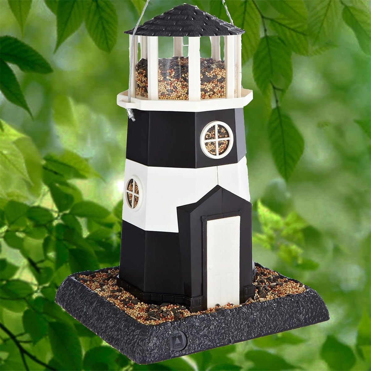 5 large-capacity bird feeders to feed a crowd