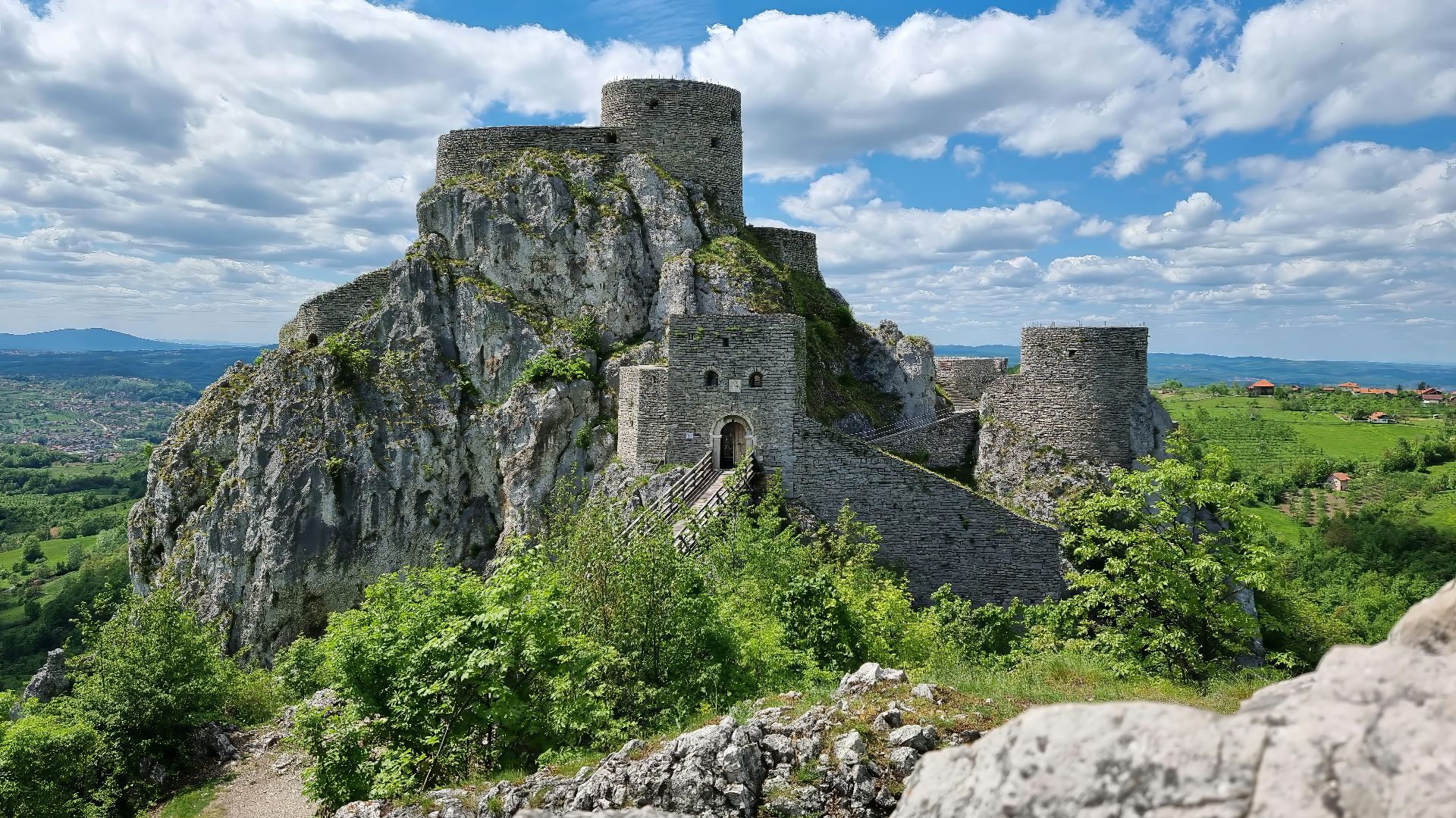 20 real castles & ruins Lord of the Rings fans should visit