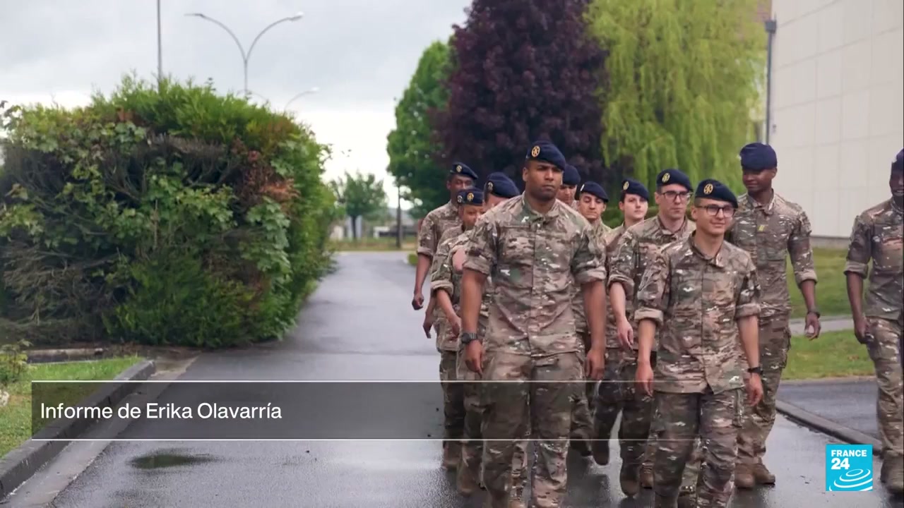 Servicio militar voluntario en Francia: jóvenes se preparan para un ...