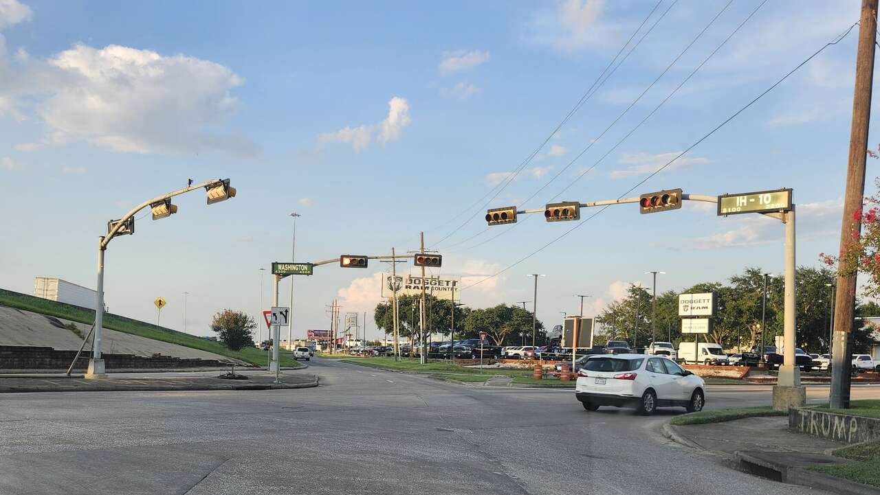 Beaumont targets traffic light fixes as crashes rise during I-10 work