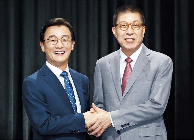 Park presses Chun: 'Cartier watch from sky?'