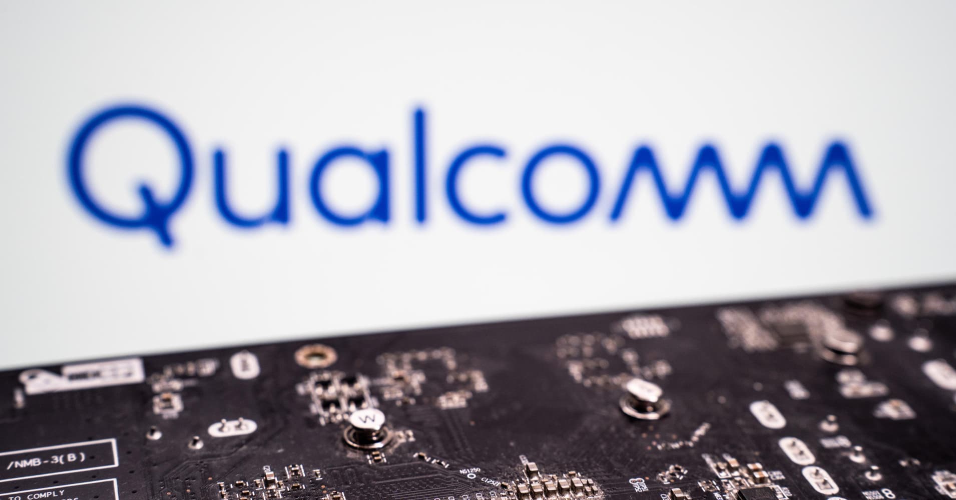 Qualcomm drops 11% as chip stocks pull back from record AI-driven rally