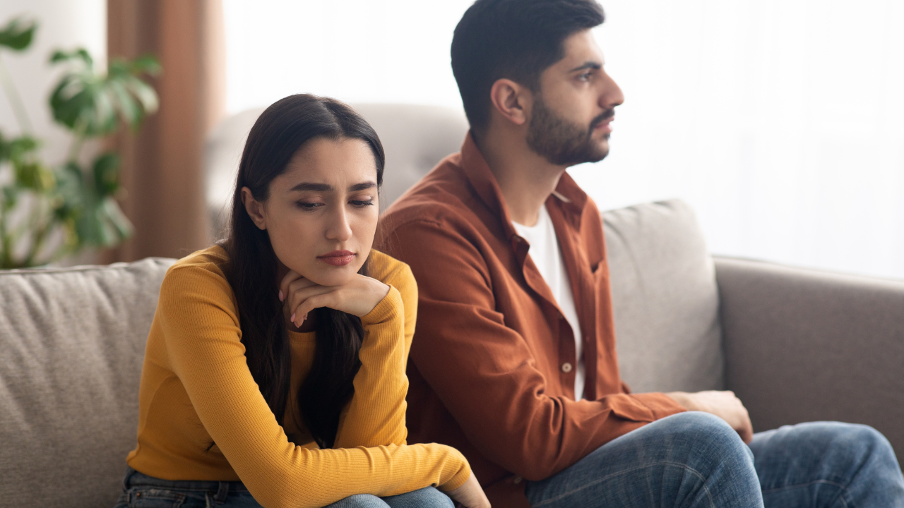 11 subtle relationship warning signs that can shape long-term choices