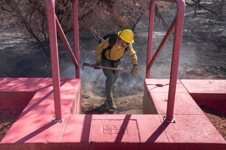 Some allowed home as Jones Fire near Wickenburg remains uncontained at ...