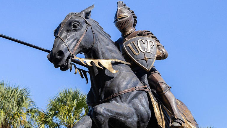 UCF graduates clobber commencement speaker with boos after she says AI ...