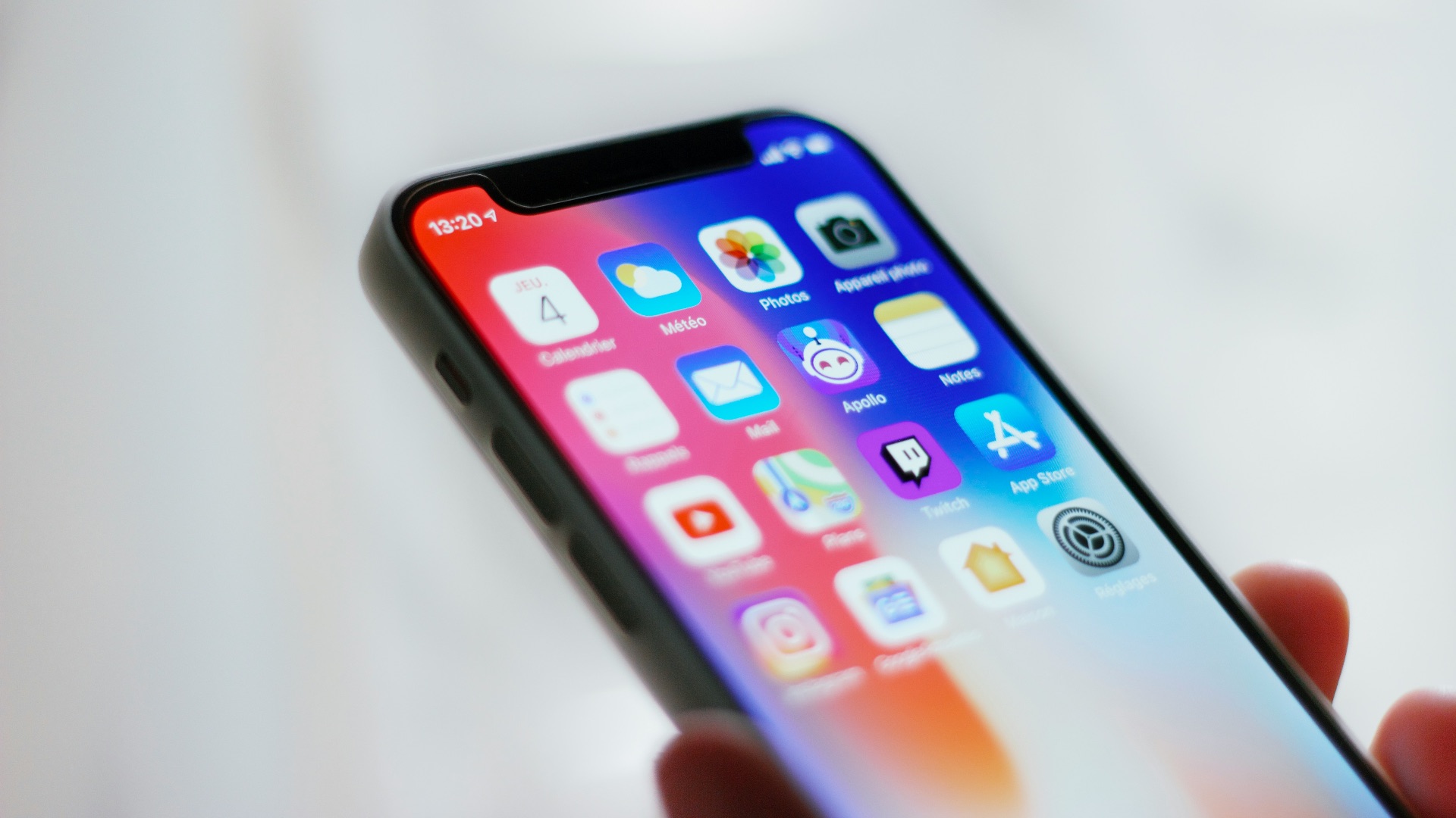 10 choses qu’on déteste chez les smartphones et 10 qu’on adore
