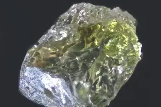 El cristal que nunca debió existir: así nació la trinitita, la rara ...