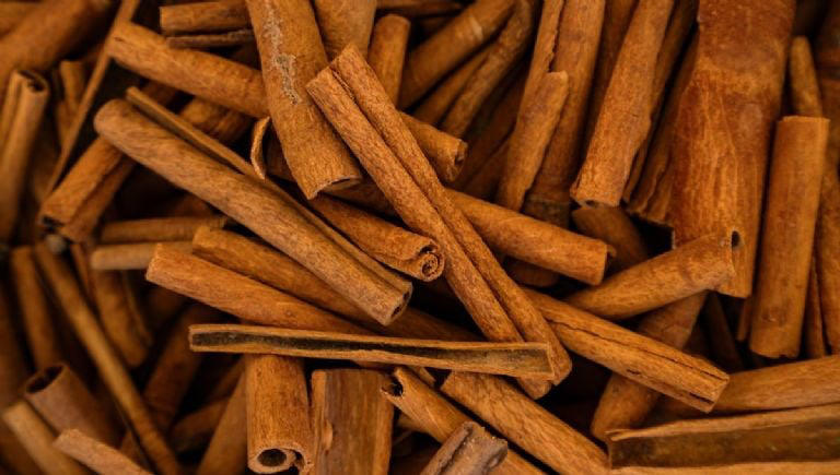 Cómo utilizar la canela para que tu limonero estalle de frutos en mayo
