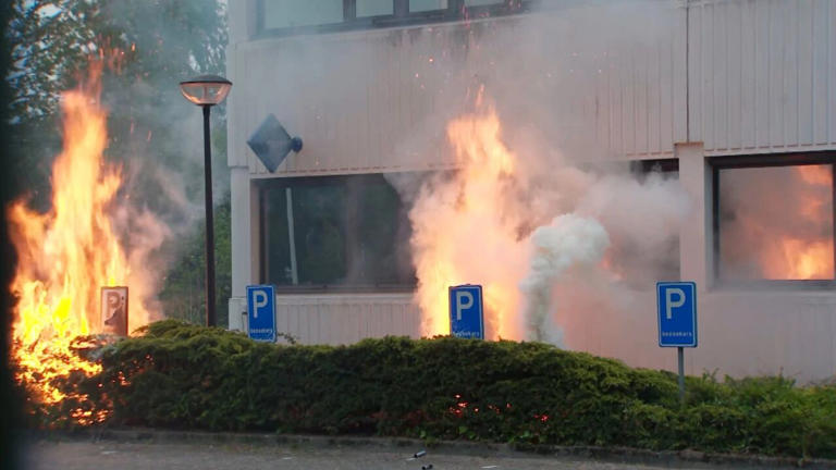Protest tegen asielopvang in Nederland loopt uit de hand: brand ...